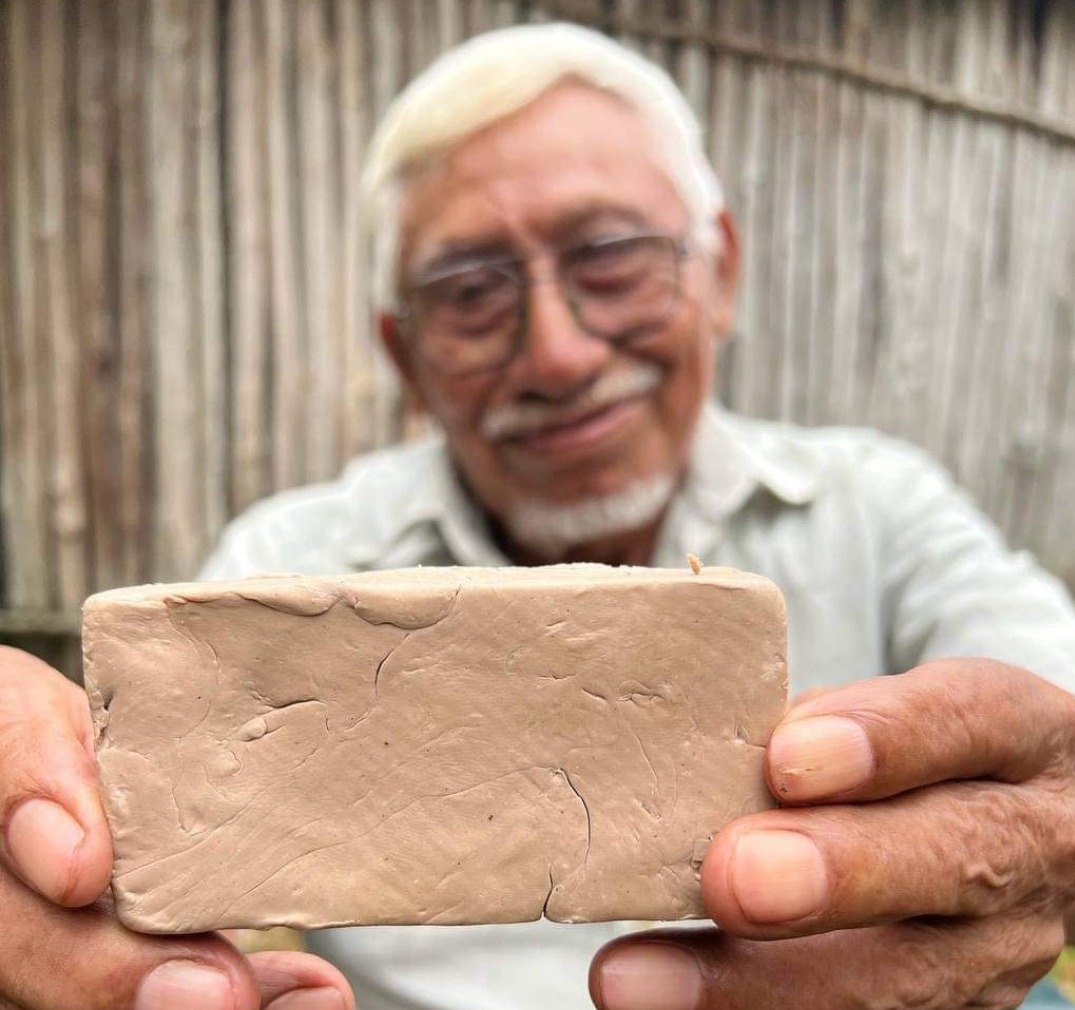 Don Isidro, el Abuelito Chiclero Maya, Ofrece Auténtico Chicle de ...
