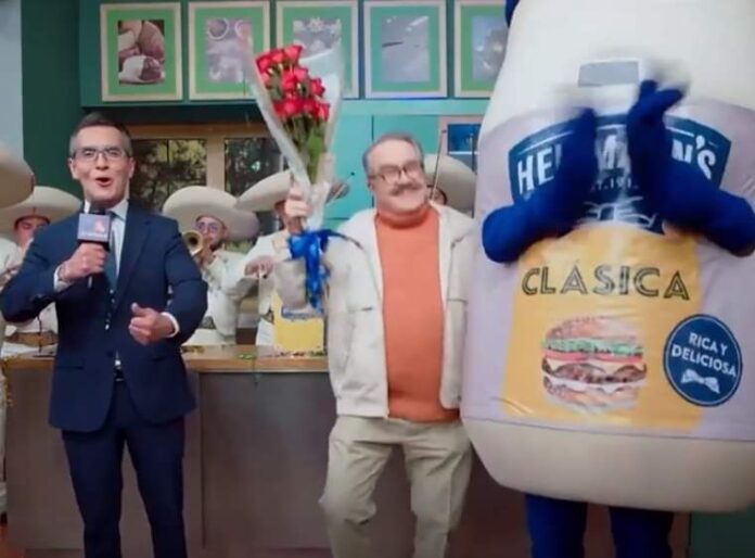Pedro Sola vuelve a anunciar la mayonesa "Helman’s"… ¡Y esta vez lo ...