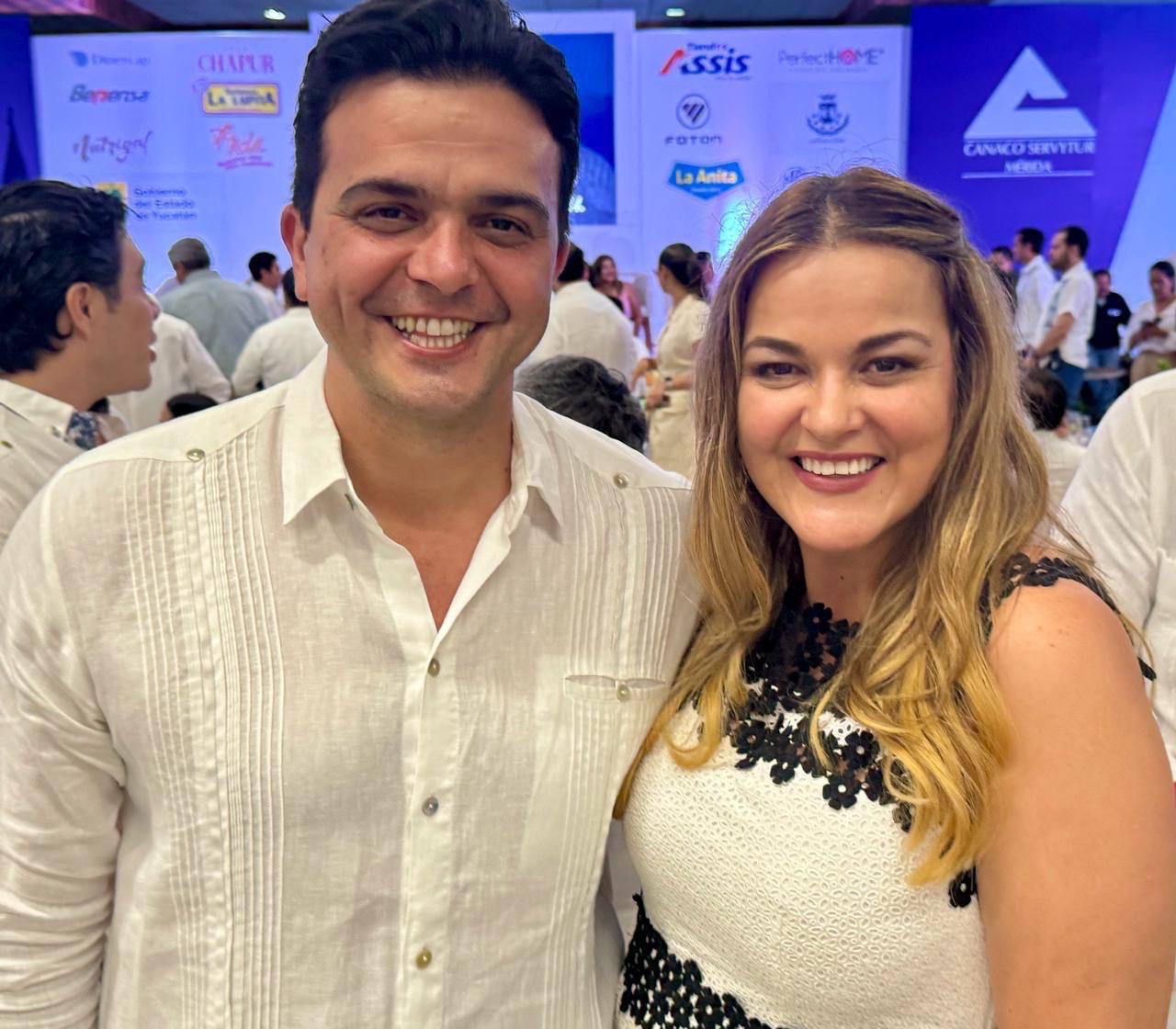 Cecilia Patrón 20 puntos arriba de Rommel Pacheco, señala Massive Caller